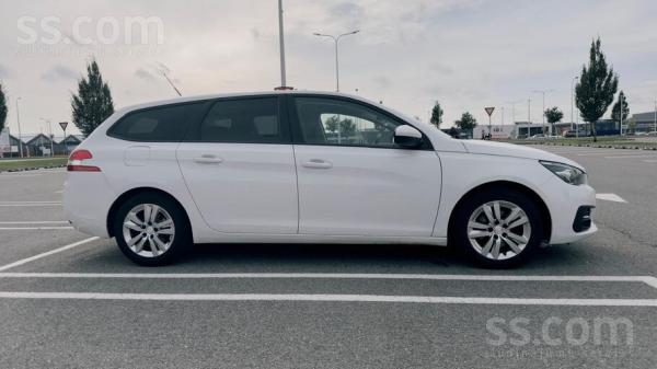 Peugeot 308 2019 in Riga on AUTOMOTO.COM.LV White Peugeot 308 2019 in Riga, with an engine capacity of 1.50 L and mileage of 205 thousand km for 5400 €, photo 1 on AUTOMOTO.COM.LV
