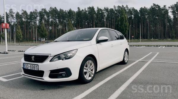 Peugeot 308 2019 in Riga on AUTOMOTO.COM.LV White Peugeot 308 2019 in Riga, with an engine capacity of 1.50 L and mileage of 205 thousand km for 5400 €, photo 3 on AUTOMOTO.COM.LV