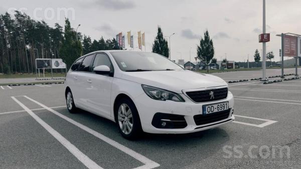 Peugeot 308 2019 in Riga on AUTOMOTO.COM.LV White Peugeot 308 2019 in Riga, with an engine capacity of 1.50 L and mileage of 205 thousand km for 5400 €, photo 4 on AUTOMOTO.COM.LV