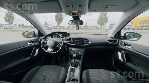 Peugeot 308 2019 in Riga on AUTOMOTO.COM.LV White Peugeot 308 2019 in Riga, with an engine capacity of 1.50 L and mileage of 205 thousand km for 5400 €, photo 6 on AUTOMOTO.COM.LV