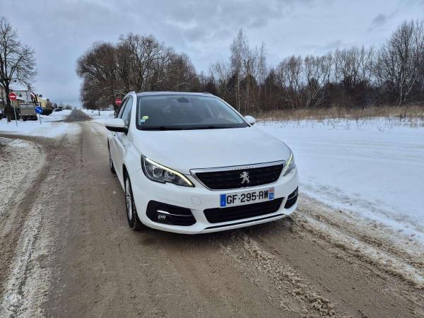 White Peugeot 308 2020 in Siauliai, with an engine capacity of 1.50 L and mileage of 317 thousand km for 6599 €, photo 2 on AUTOMOTO.COM.LV