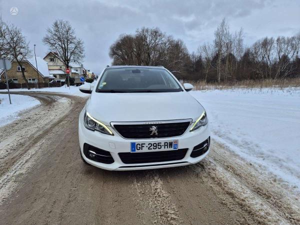 White Peugeot 308 2020 in Siauliai, with an engine capacity of 1.50 L and mileage of 317 thousand km for 6599 €, photo 5 on AUTOMOTO.COM.LV
