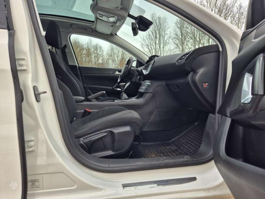Balts Peugeot 308 2020 Šauļi, ar dzinēja tilpumu 1.50 L un nobraukumu 317 tūkst. km par 6599 €, foto 16 vietnē AUTOMOTO.COM.LV