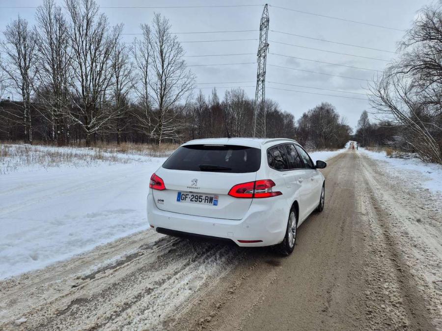Balts Peugeot 308 2020 Šauļi, ar dzinēja tilpumu 1.50 L un nobraukumu 317 tūkst. km par 6599 €, foto 24 vietnē AUTOMOTO.COM.LV