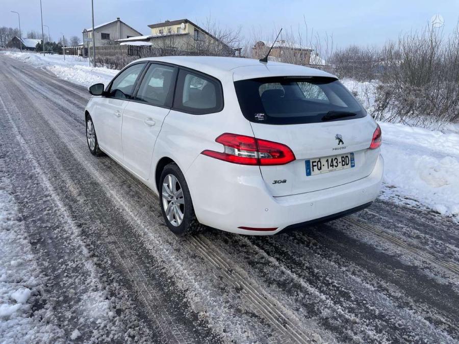 White Peugeot 308 2020 in Taurage, with an engine capacity of 1.50 L and mileage of 235 thousand km for 5200 €, photo 4 on AUTOMOTO.COM.LV
