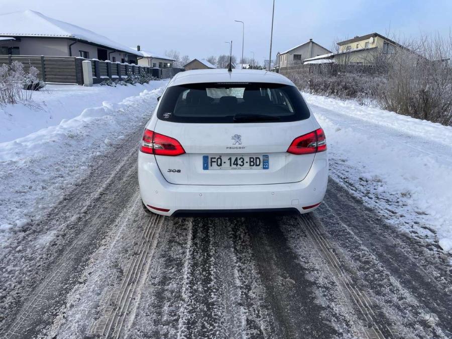 White Peugeot 308 2020 in Taurage, with an engine capacity of 1.50 L and mileage of 235 thousand km for 5200 €, photo 5 on AUTOMOTO.COM.LV