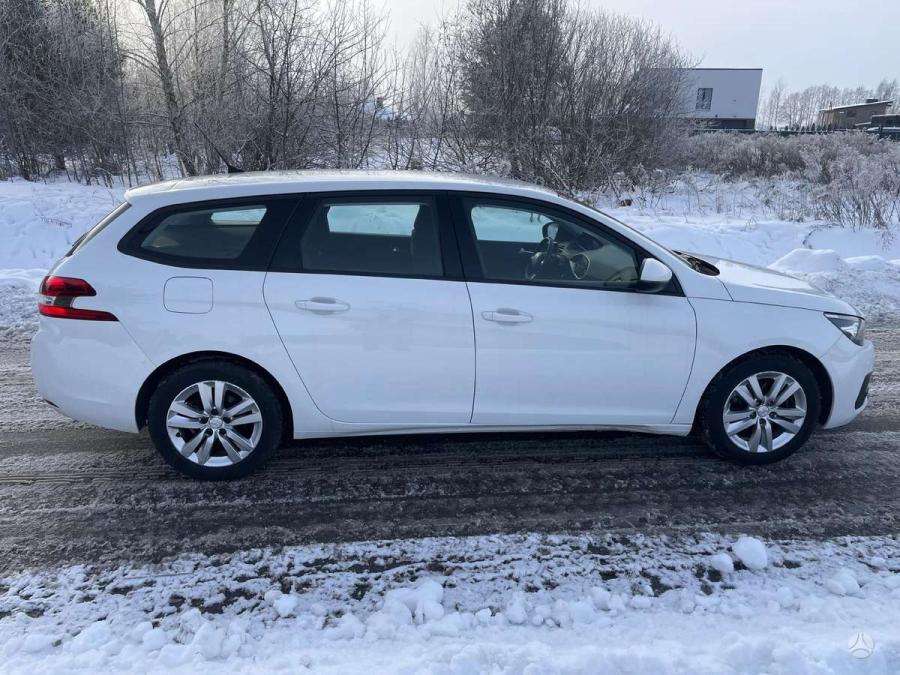 White Peugeot 308 2020 in Taurage, with an engine capacity of 1.50 L and mileage of 235 thousand km for 5200 €, photo 7 on AUTOMOTO.COM.LV