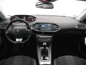 White Peugeot 308 2020 in Vilnius, with an engine capacity of 1.20 L and mileage of 165 thousand km for 8699 €, photo 3 on AUTOMOTO.COM.LV
