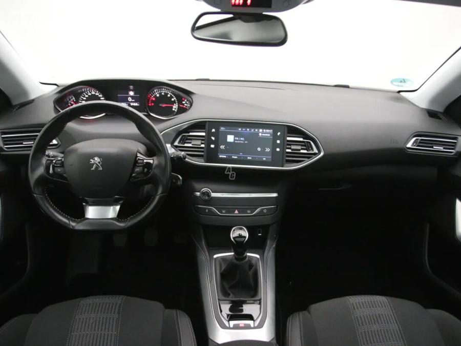 White Peugeot 308 2020 in Vilnius, with an engine capacity of 1.20 L and mileage of 165 thousand km for 8699 €, photo 3 on AUTOMOTO.COM.LV