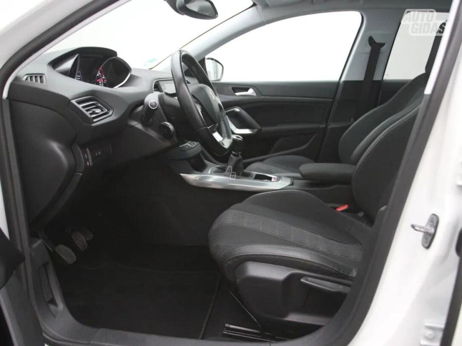 White Peugeot 308 2020 in Vilnius, with an engine capacity of 1.20 L and mileage of 165 thousand km for 8699 €, photo 5 on AUTOMOTO.COM.LV