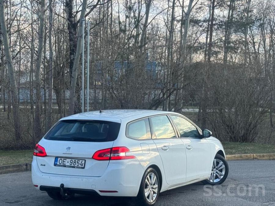 White Peugeot 308 2020 in Riga, with an engine capacity of 1.50 L and mileage of 0 thousand km for 6800 €, photo 5 on AUTOMOTO.COM.LV