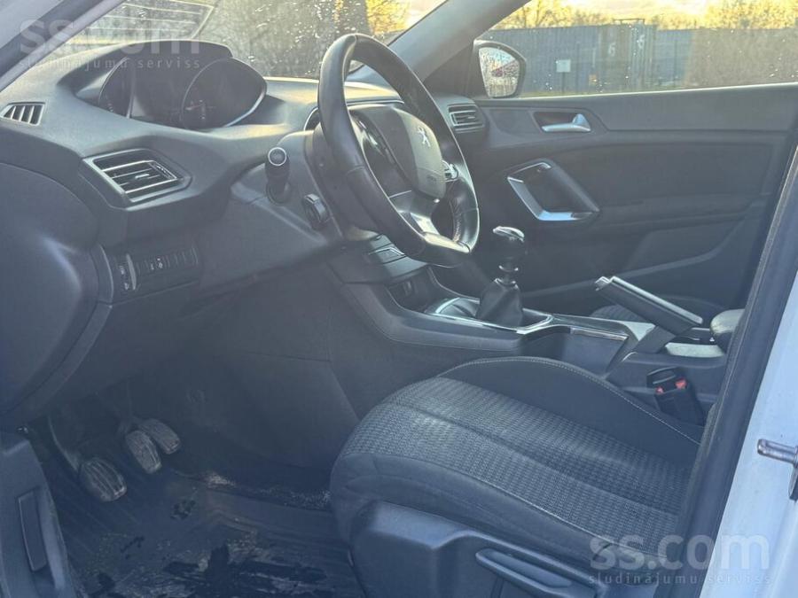 White Peugeot 308 2020 in Riga, with an engine capacity of 1.50 L and mileage of 0 thousand km for 6800 €, photo 8 on AUTOMOTO.COM.LV
