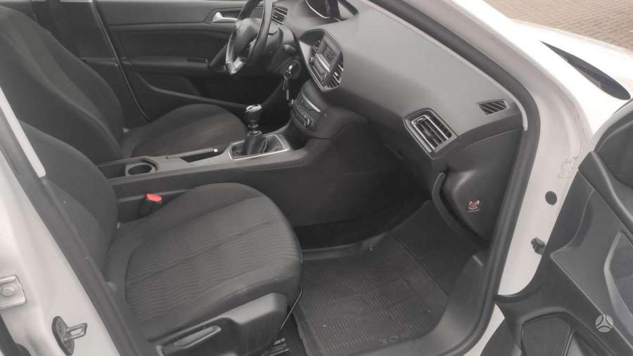 Balts Peugeot 308 2020 Tauragė, ar dzinēja tilpumu 1.50 L un nobraukumu 344 tūkst. km par 4700 €, foto 10 vietnē AUTOMOTO.COM.LV