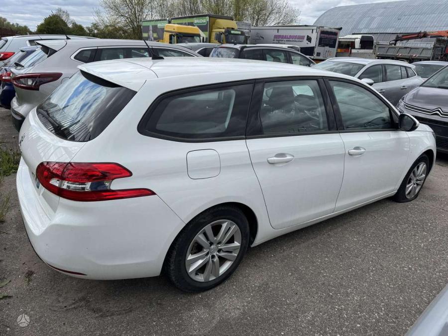 White Peugeot 308 2021 in Marijampole, with an engine capacity of 1.50 L and mileage of 175 thousand km for 9057 €, photo 4 on AUTOMOTO.COM.LV