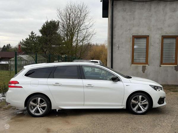 White Peugeot 308 2021 in Siauliai, with an engine capacity of 1.50 L and mileage of 119 thousand km for 12947 €, photo 2 on AUTOMOTO.COM.LV