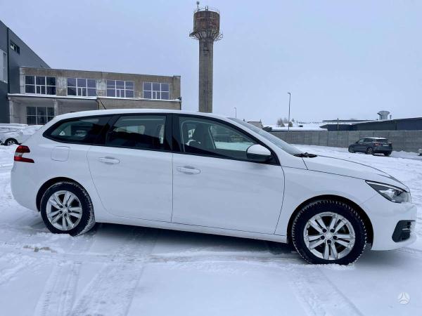White Peugeot 308 2021 in Taurage, with an engine capacity of 1.50 L and mileage of 170 thousand km for 6200 €, photo 4 on AUTOMOTO.COM.LV
