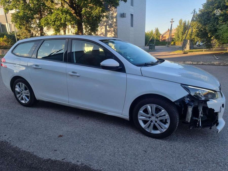 Белый Пежо 308 2021 в Каунас, объемом двигателя 1.50 л и пробегом 300 тыс. км за 5400 €, фото 7 на AUTOMOTO.COM.LV