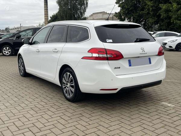 Белый Пежо 308 2021 в Таураге, объемом двигателя 1.50 л и пробегом 203 тыс. км за 7500 €, фото 5 на AUTOMOTO.COM.LV