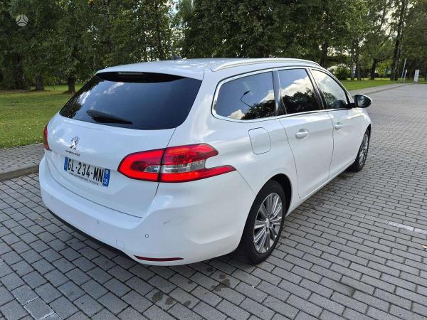 Белый Пежо 308 2021 в Таураге, объемом двигателя 1.50 л и пробегом 235 тыс. км за 6500 €, фото 5 на AUTOMOTO.COM.LV