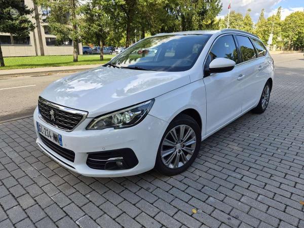 Белый Пежо 308 2021 в Таураге, объемом двигателя 1.50 л и пробегом 235 тыс. км за 6500 €, фото 10 на AUTOMOTO.COM.LV