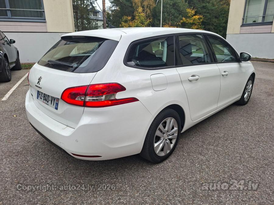 White Peugeot 308 2021 in Tallinn, with an engine capacity of 1.50 L and mileage of 126 thousand km for 8990 €, photo 6 on AUTOMOTO.COM.LV