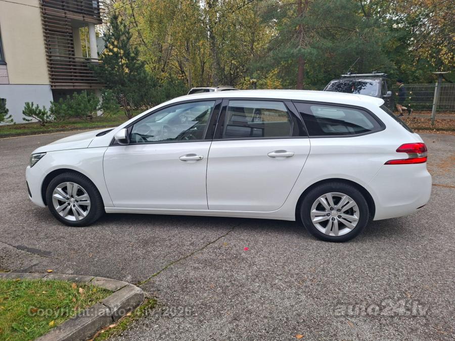 White Peugeot 308 2021 in Tallinn, with an engine capacity of 1.50 L and mileage of 126 thousand km for 8990 €, photo 8 on AUTOMOTO.COM.LV