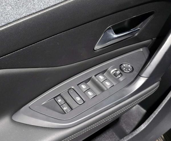 Balts Peugeot 308 2024 Šauļi, ar dzinēja tilpumu 1.50 L un nobraukumu 28 tūkst. km par 20900 €, foto 11 vietnē AUTOMOTO.COM.LV