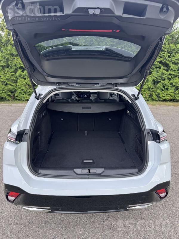 White Peugeot 308 2024 in Daugavpils, with an engine capacity of 1.50 L and mileage of 40 thousand km for 23900 €, photo 8 on AUTOMOTO.COM.LV