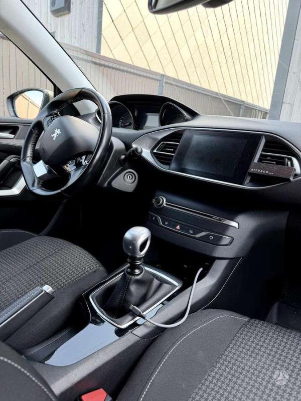 Dzeltens Peugeot 308 2018 Kauņa, ar dzinēja tilpumu 1.20 L un nobraukumu 51 tūkst. km par 9350 €, foto 8 vietnē AUTOMOTO.COM.LV
