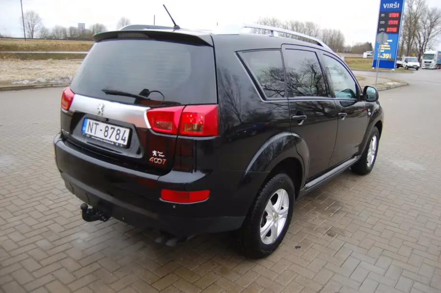Black Peugeot 4007 2007 in Jekabpils, with an engine capacity of 2.20 L and mileage of 240 thousand km for 5750 €, photo 7 on AUTOMOTO.COM.LV