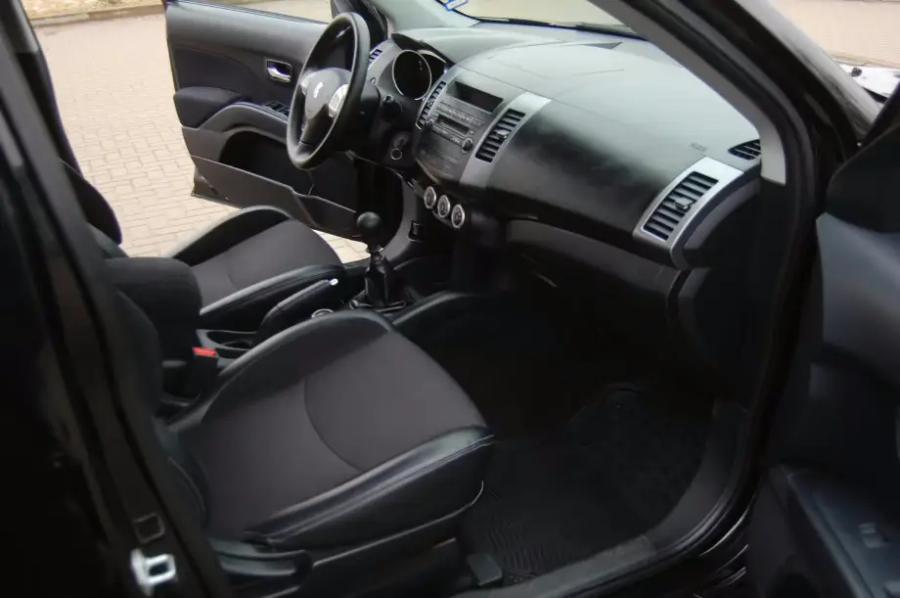 Black Peugeot 4007 2007 in Jekabpils, with an engine capacity of 2.20 L and mileage of 240 thousand km for 5750 €, photo 14 on AUTOMOTO.COM.LV