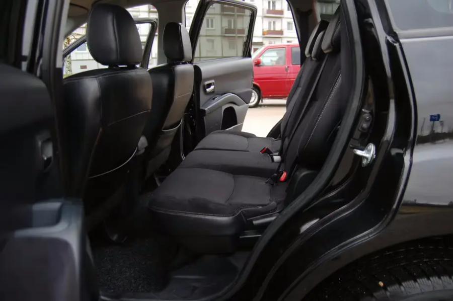 Black Peugeot 4007 2007 in Jekabpils, with an engine capacity of 2.20 L and mileage of 240 thousand km for 5750 €, photo 17 on AUTOMOTO.COM.LV