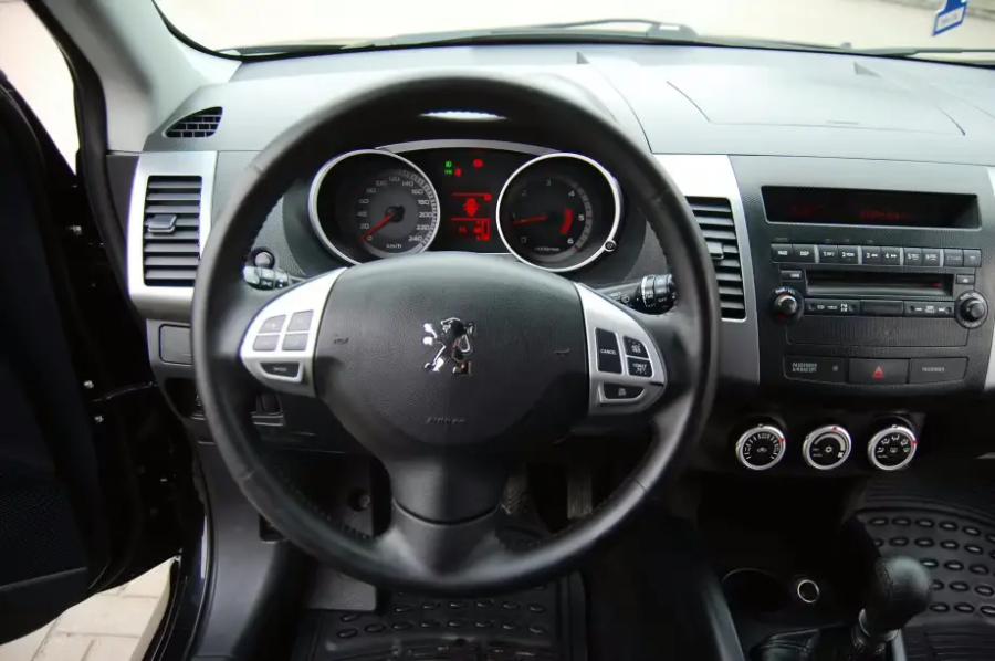 Black Peugeot 4007 2007 in Jekabpils, with an engine capacity of 2.20 L and mileage of 240 thousand km for 5750 €, photo 19 on AUTOMOTO.COM.LV