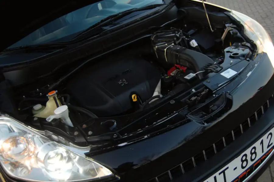 Melns Peugeot 4007 2007 Jēkabpils, ar dzinēja tilpumu 2.20 L un nobraukumu 257 tūkst. km par 5700 €, foto 14 vietnē AUTOMOTO.COM.LV