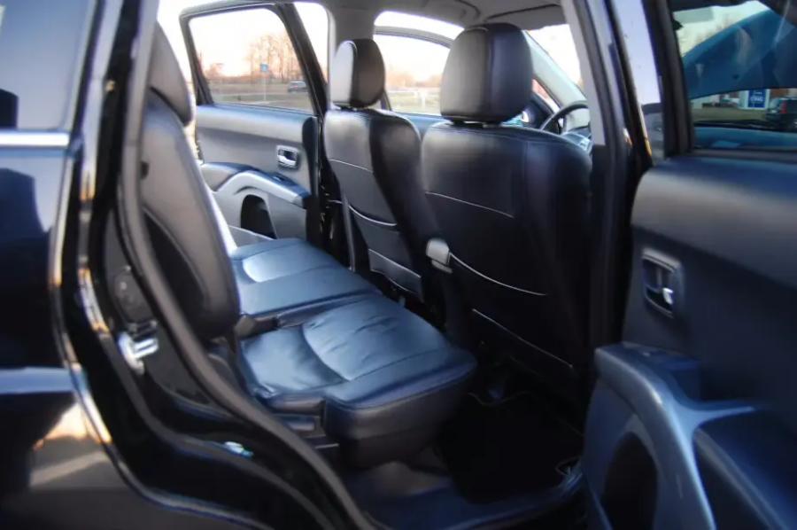 Melns Peugeot 4007 2007 Jēkabpils, ar dzinēja tilpumu 2.20 L un nobraukumu 257 tūkst. km par 5700 €, foto 18 vietnē AUTOMOTO.COM.LV