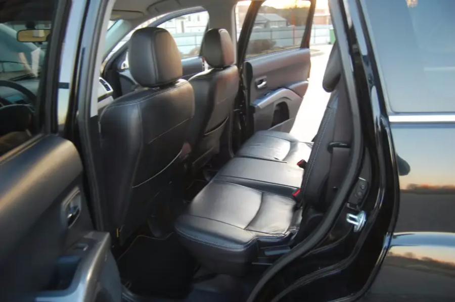 Melns Peugeot 4007 2007 Jēkabpils, ar dzinēja tilpumu 2.20 L un nobraukumu 257 tūkst. km par 5700 €, foto 20 vietnē AUTOMOTO.COM.LV