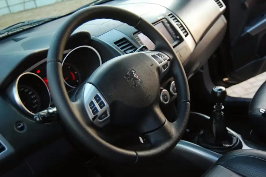 Melns Peugeot 4007 2007 Jēkabpils, ar dzinēja tilpumu 2.20 L un nobraukumu 257 tūkst. km par 5700 €, foto 21 vietnē AUTOMOTO.COM.LV