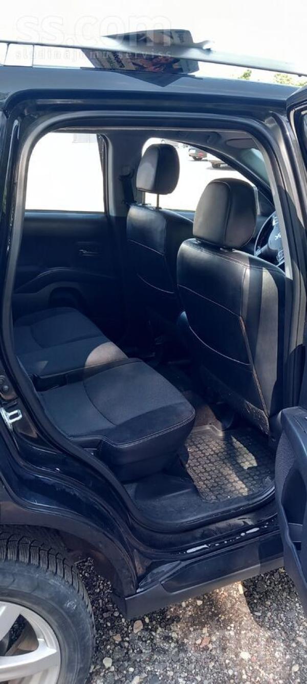Melns Peugeot 4007 2007 Cēsis, ar dzinēja tilpumu 2.20 L un nobraukumu 303 tūkst. km par 3750 €, foto 4 vietnē AUTOMOTO.COM.LV