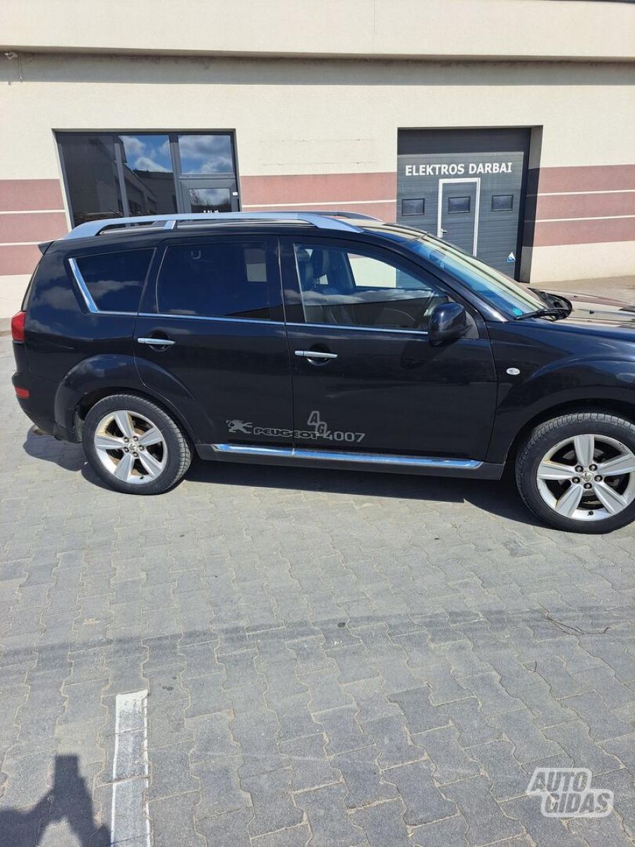 Black Peugeot 4007 2008 in Vilnius, with an engine capacity of 2.20 L and mileage of 278 thousand km for 2450 €, photo 5 on AUTOMOTO.COM.LV