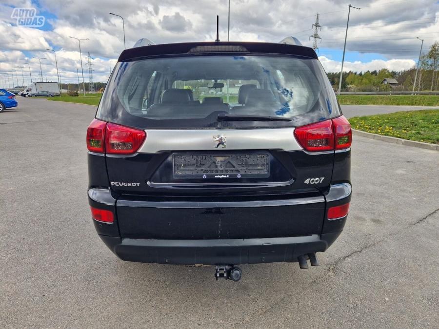 Black Peugeot 4007 2008 in Kaunas, with an engine capacity of 2.20 L and mileage of 298 thousand km for 3450 €, photo 7 on AUTOMOTO.COM.LV