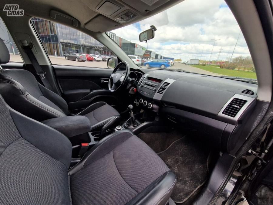 Black Peugeot 4007 2008 in Kaunas, with an engine capacity of 2.20 L and mileage of 298 thousand km for 3450 €, photo 16 on AUTOMOTO.COM.LV