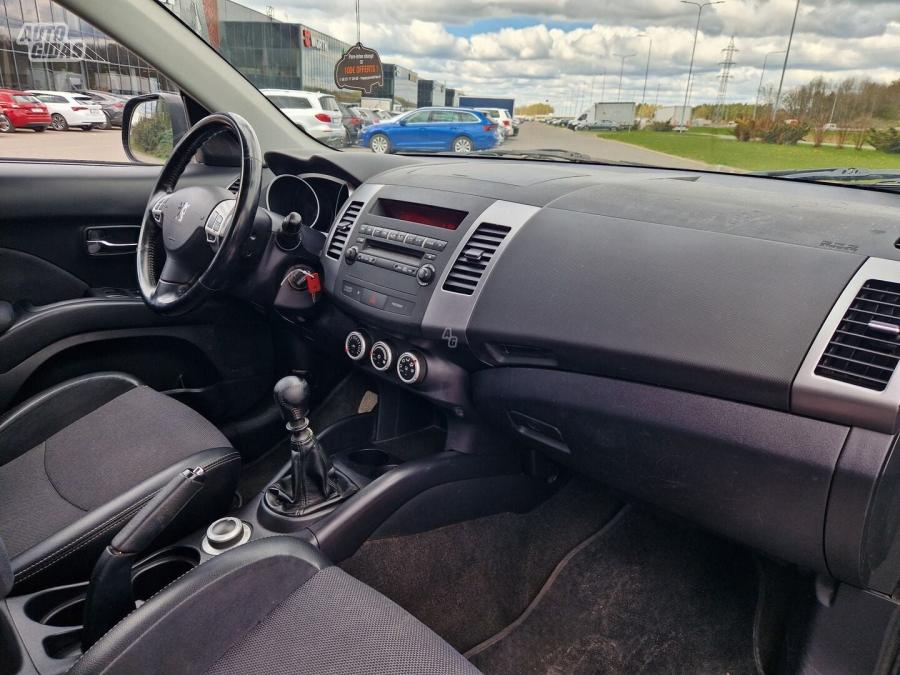 Black Peugeot 4007 2008 in Kaunas, with an engine capacity of 2.20 L and mileage of 298 thousand km for 3450 €, photo 17 on AUTOMOTO.COM.LV