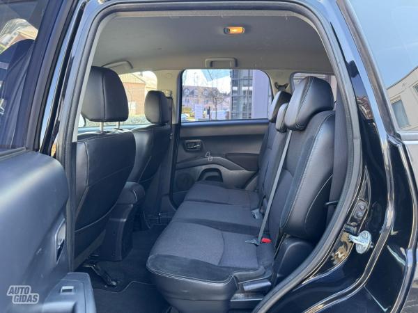 Black Peugeot 4007 2008 in Marijampole, with an engine capacity of 2.20 L and mileage of 229 thousand km for 4699 €, photo 9 on AUTOMOTO.COM.LV