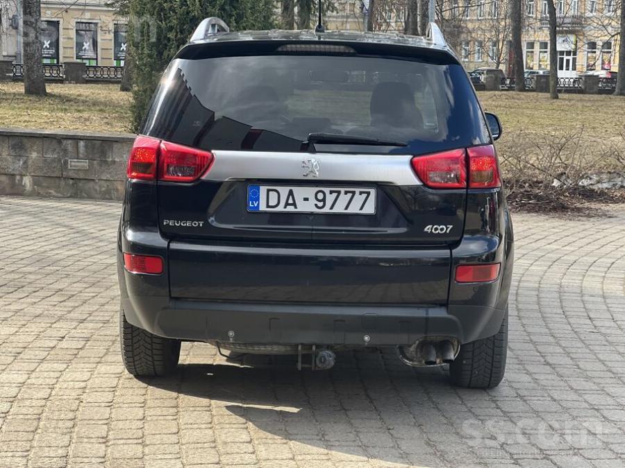 Black Peugeot 4007 2008 in Daugavpils, with an engine capacity of 2.20 L and mileage of 184 thousand km for 4900 €, photo 10 on AUTOMOTO.COM.LV