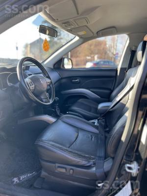 Black Peugeot 4007 2008 in Daugavpils, with an engine capacity of 2.20 L and mileage of 184 thousand km for 4900 €, photo 13 on AUTOMOTO.COM.LV