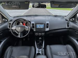 Melns Peugeot 4007 2008 Jelgava, ar dzinēja tilpumu 2.20 L un nobraukumu 225 tūkst. km par 4990 €, foto 15 vietnē AUTOMOTO.COM.LV