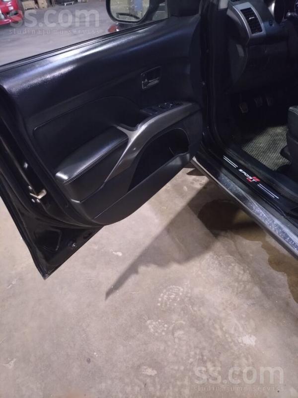 Melns Peugeot 4007 2008 Bauska, ar dzinēja tilpumu 2.20 L un nobraukumu 312 tūkst. km par 3200 €, foto 4 vietnē AUTOMOTO.COM.LV