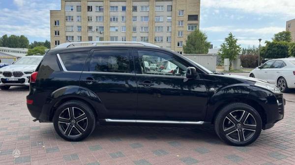 Black Peugeot 4007 2008 in Vilnius, with an engine capacity of 2.20 L and mileage of 394 thousand km for 3450 €, photo 8 on AUTOMOTO.COM.LV