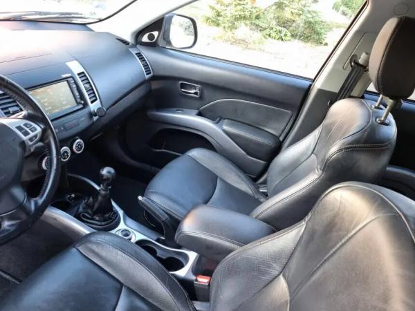 Melns Peugeot 4007 2008 Jēkabpils, ar dzinēja tilpumu 2.20 L un nobraukumu 237 tūkst. km par 6250 €, foto 10 vietnē AUTOMOTO.COM.LV