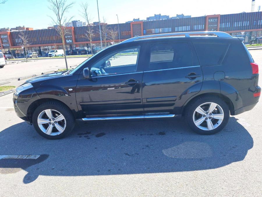 Black Peugeot 4007 2008 in Klaipeda, with an engine capacity of 2.20 L and mileage of 415 thousand km for 2200 €, photo 5 on AUTOMOTO.COM.LV